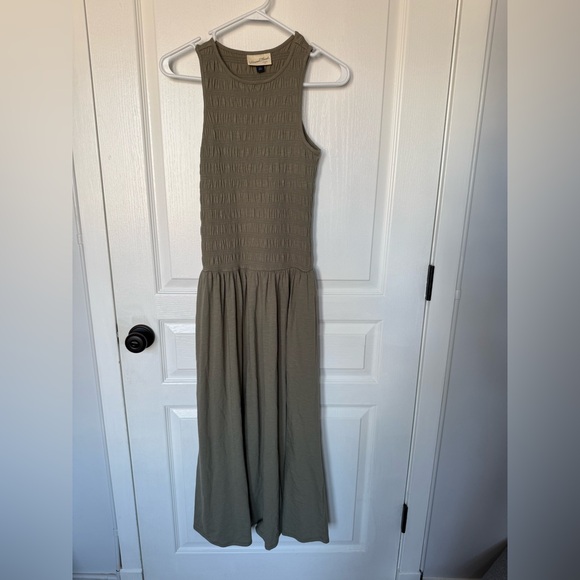 Universal Thread | Dresses | Universal Thread Olive Green Maxi Dress ...